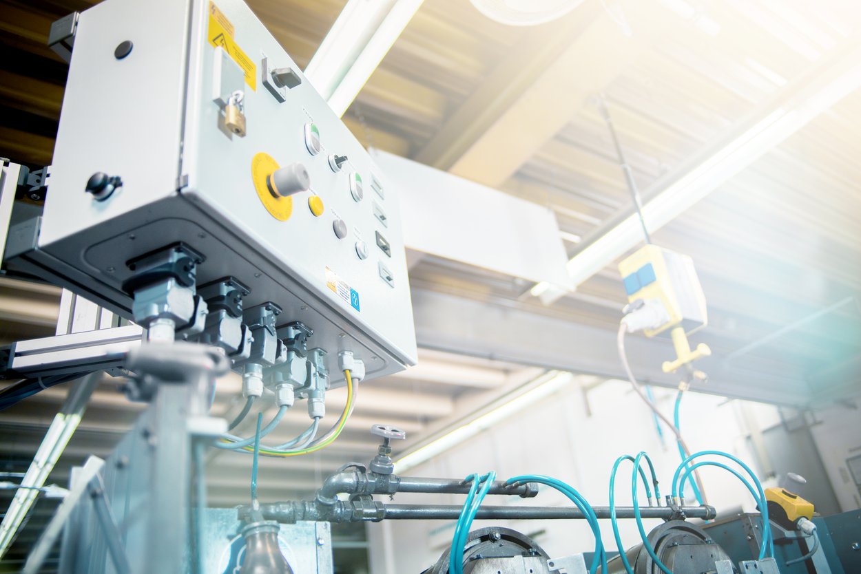 Industrial Connectors: Types of contacts, housings and the application